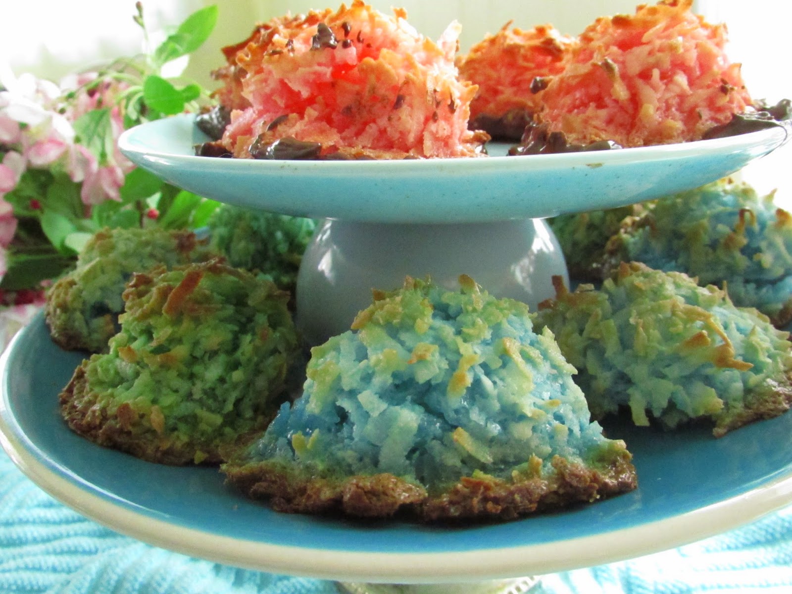 Yankee-Belle Cafe: Macaroons, not macarons! Great for Easter or baby ...