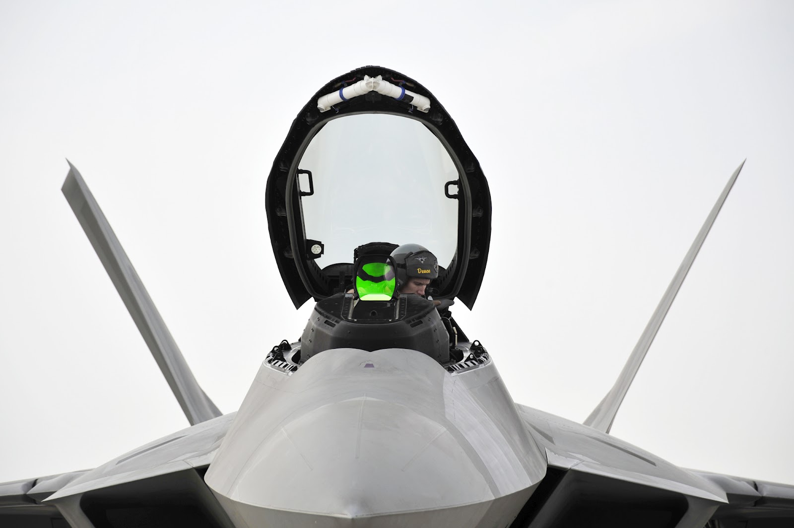 Guns & Weapons: F-22 Raptor