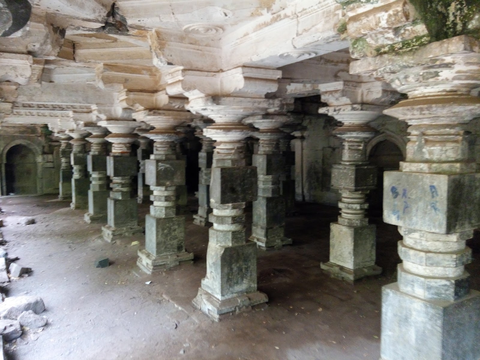 Solapur Fort aka Bhuikot Fort near Siddheshwar Temple and Lake in ...