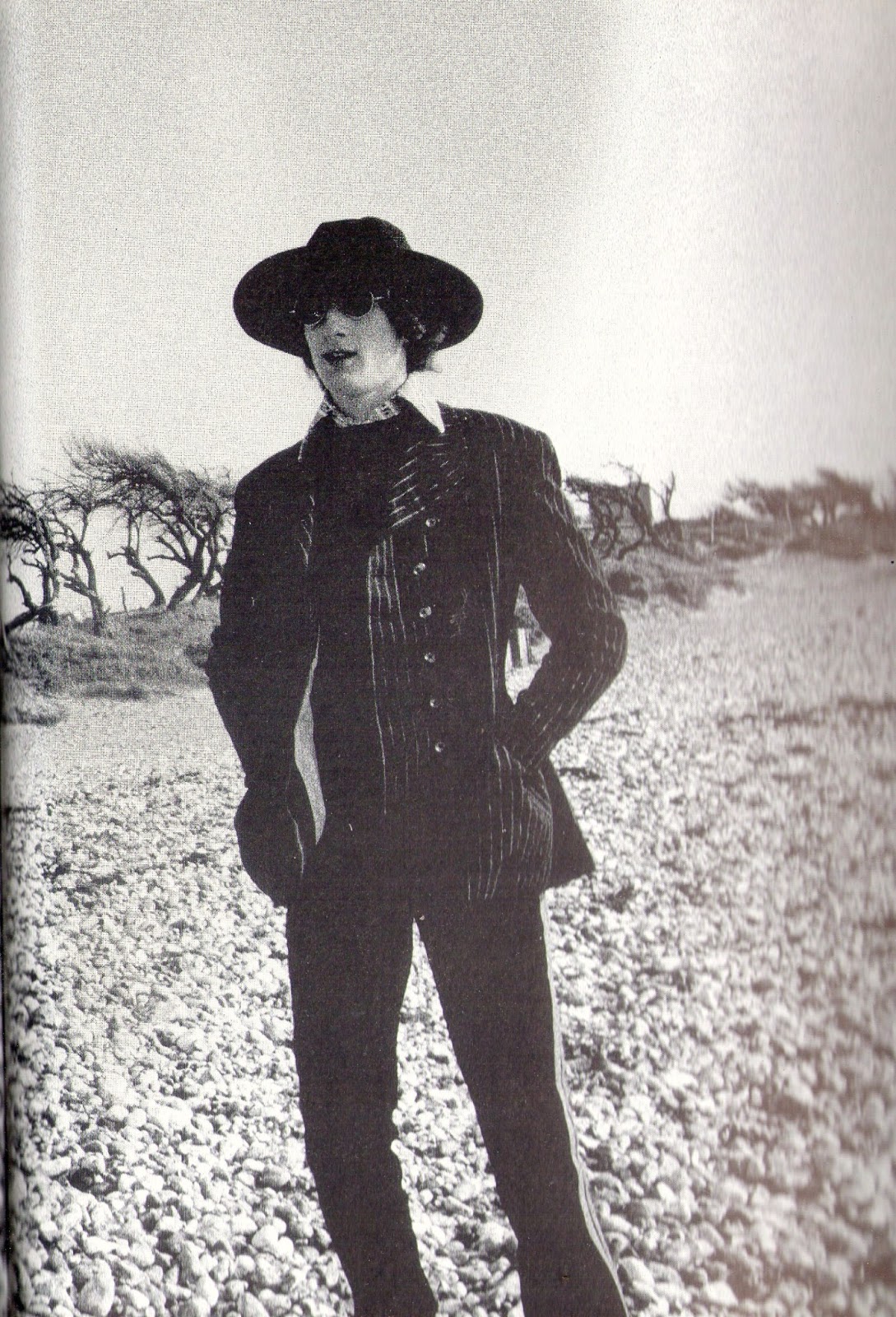 BUTTERFLY ON A WHEEL - THE GREAT STONES DRUGS BUST-SIMON WELLS/OMNIBUS ...