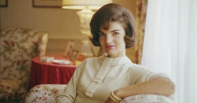 Jackie Onassis descalza en Capri