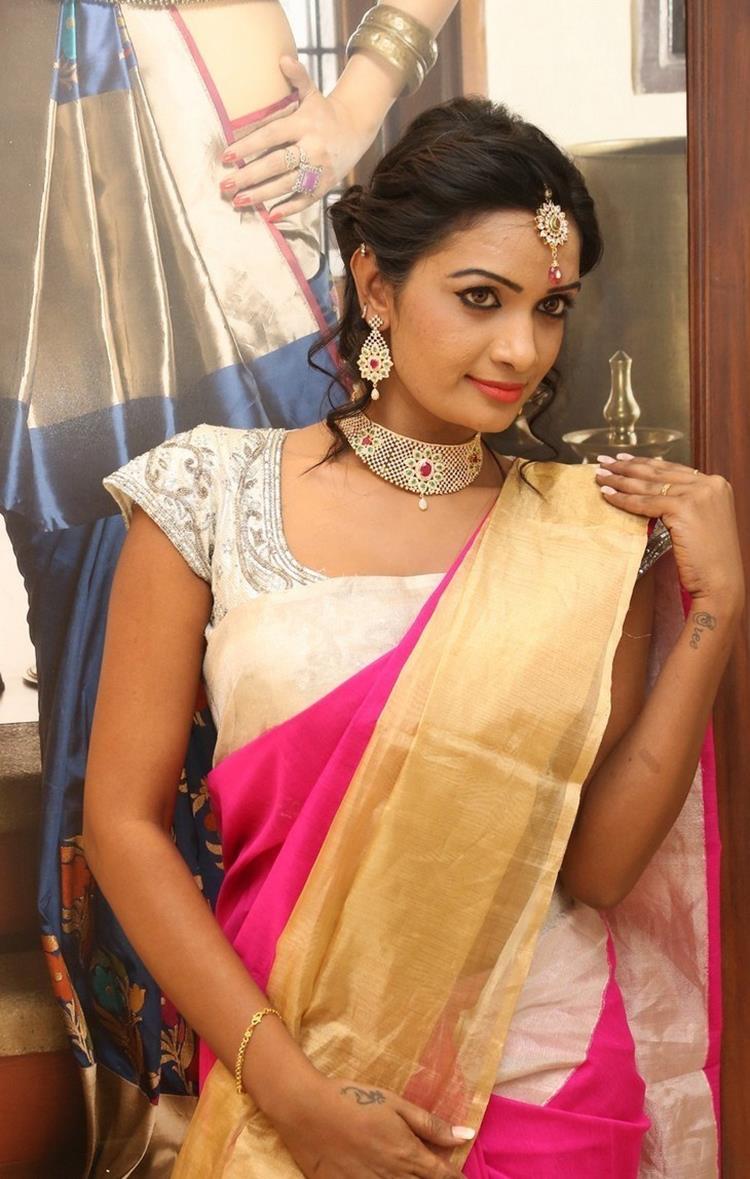 LATEST SOUTH INDIAN DESIGNER SAREE AND BLOUSE NECK DESIGNS COLLECTIONS ...