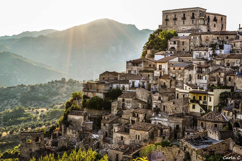 :.PALAZZELLO DI LATTARICO.:: Il borgo di Placanica (Rc)