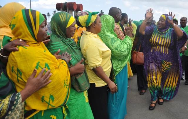 Africa Headlines : MAMA SAMIA ATUA MJINI ZANZIBAR, KUUNGURUMA NA DK ...
