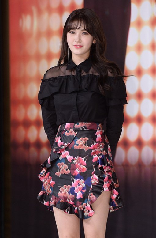 Jun Somi's solo debut postponed