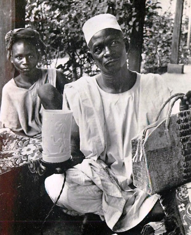 "S" obéit et "R" agit: Les Haoussas