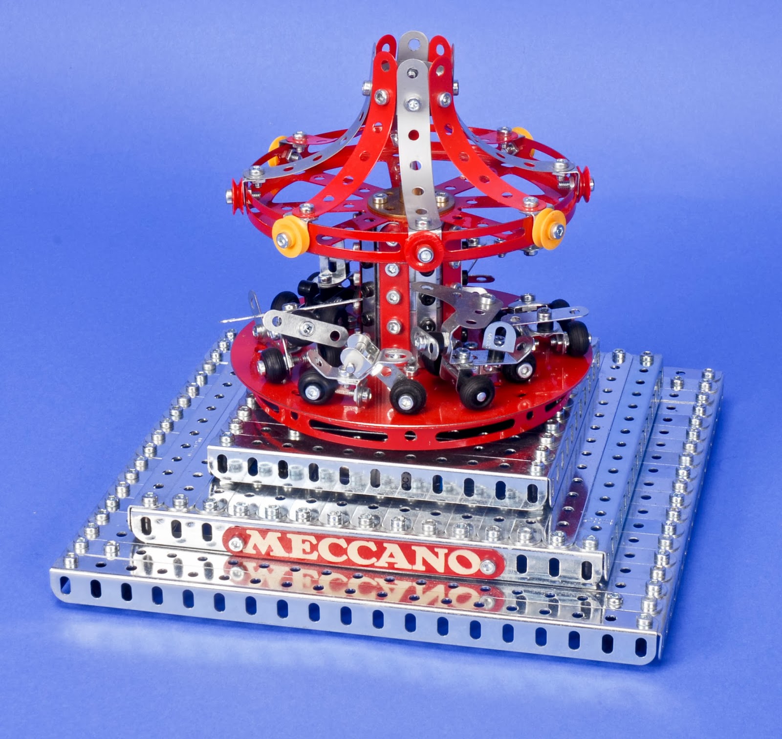 Ralph and Sue's Meccano News: Nano kits are back...