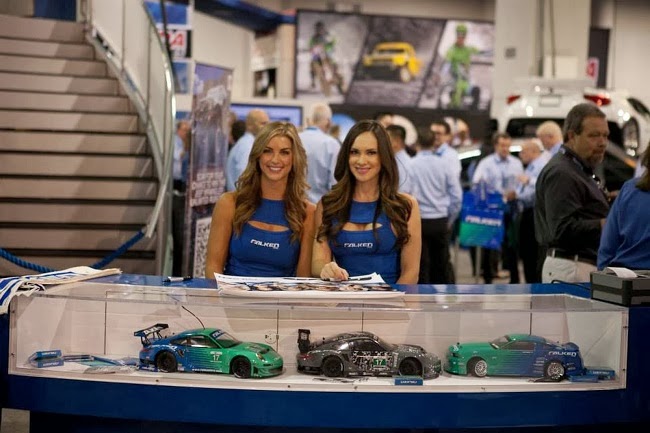2013 SEMA Show Girls | Carsfresh