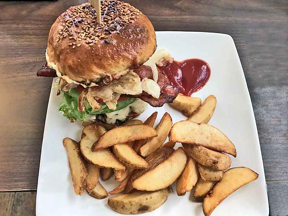 Ryukyu Life: Sampling the Ultimate - "Sparky Burger"