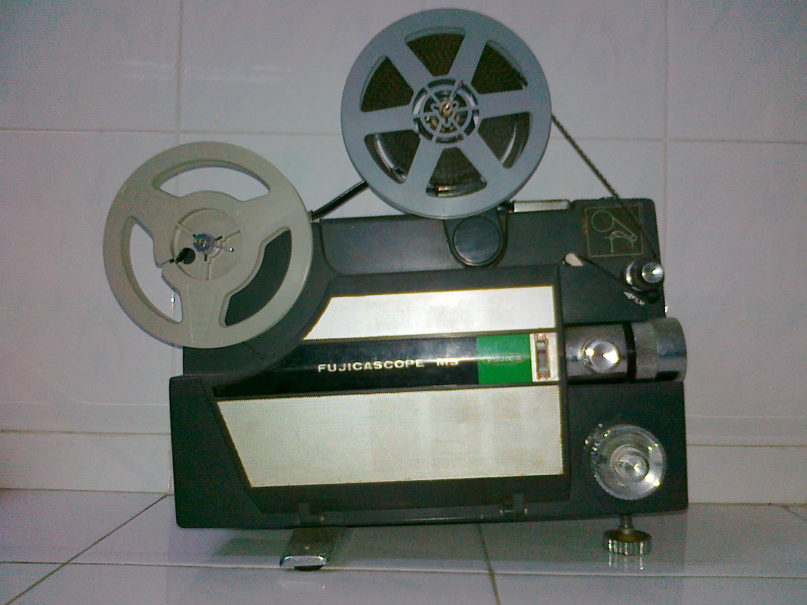 randhawa-s-bank-notes-and-collectibles-8-mm-movie-projector-1960-s