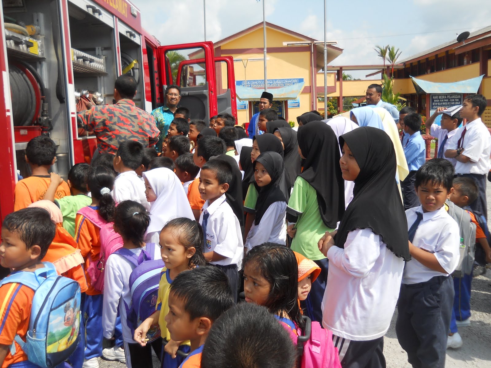 BLOG SI CIKGU GUMMY: PROGRAM SEKOLAH SELAMAT SKTS 2011...