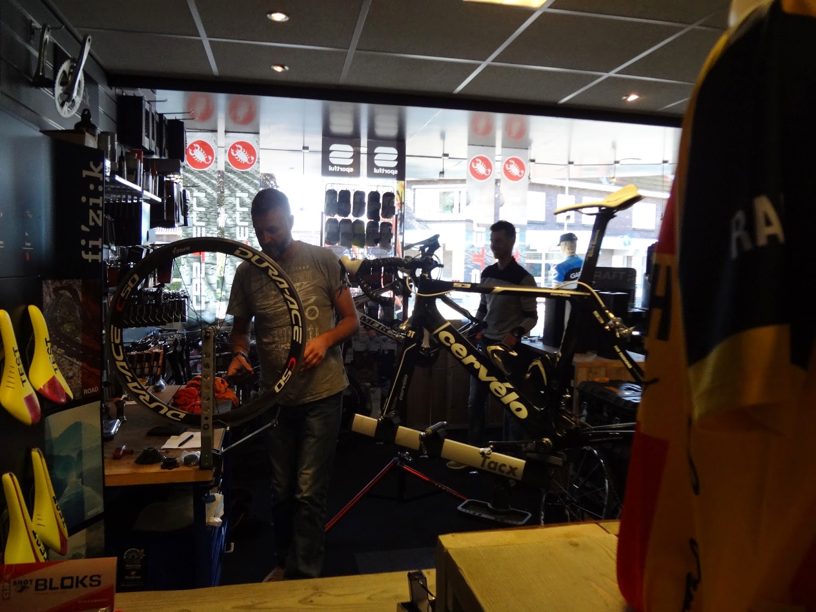 BT Bikestore - Official Castelli RedStore - Wielerkleding en ...