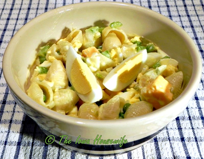 The Iowa Housewife: Small Recipes...Creamettes Salad for 2