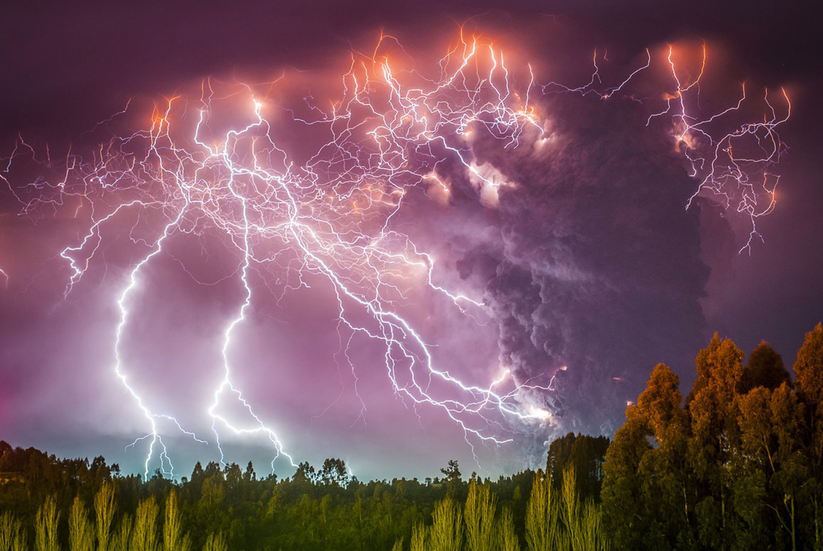 Lightning Strikes over the Puyehue-Cordón Caulle Volcano | Earth Blog