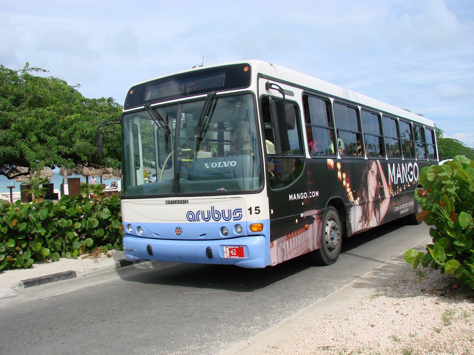 Buses from various cities in the world.: Autocarros de Aruba