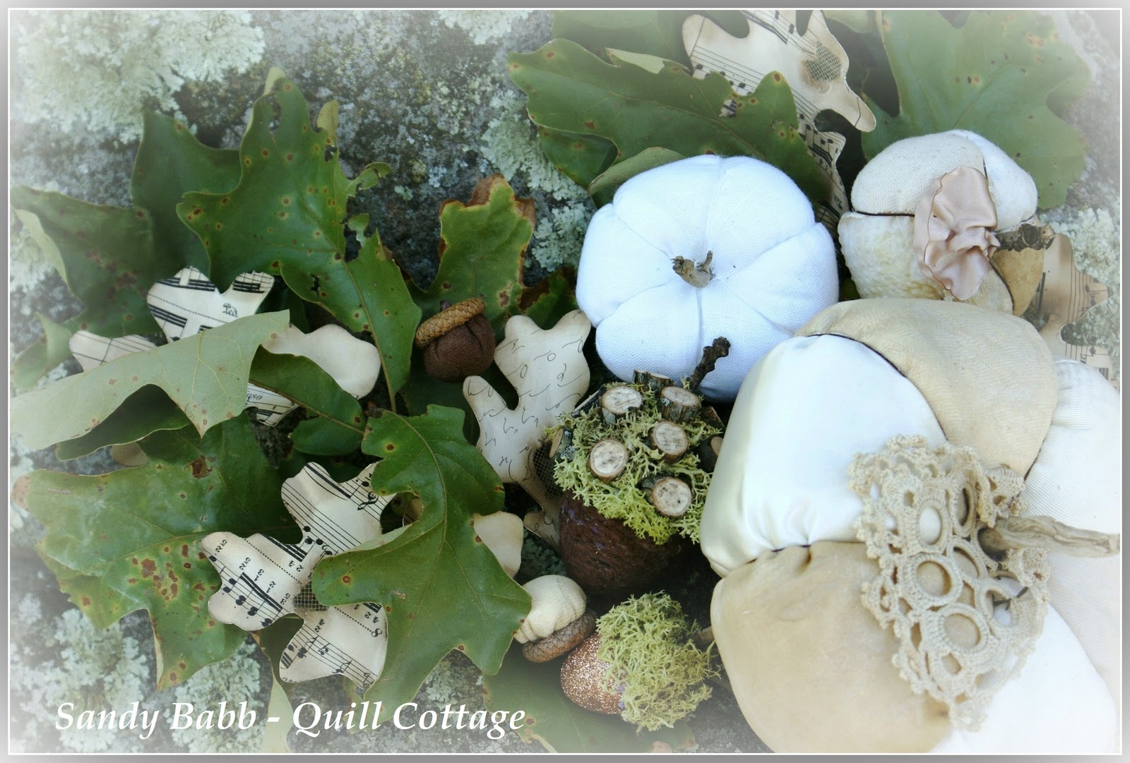 Quill Cottage: DECORATIVE ACORN TUTORIAL...