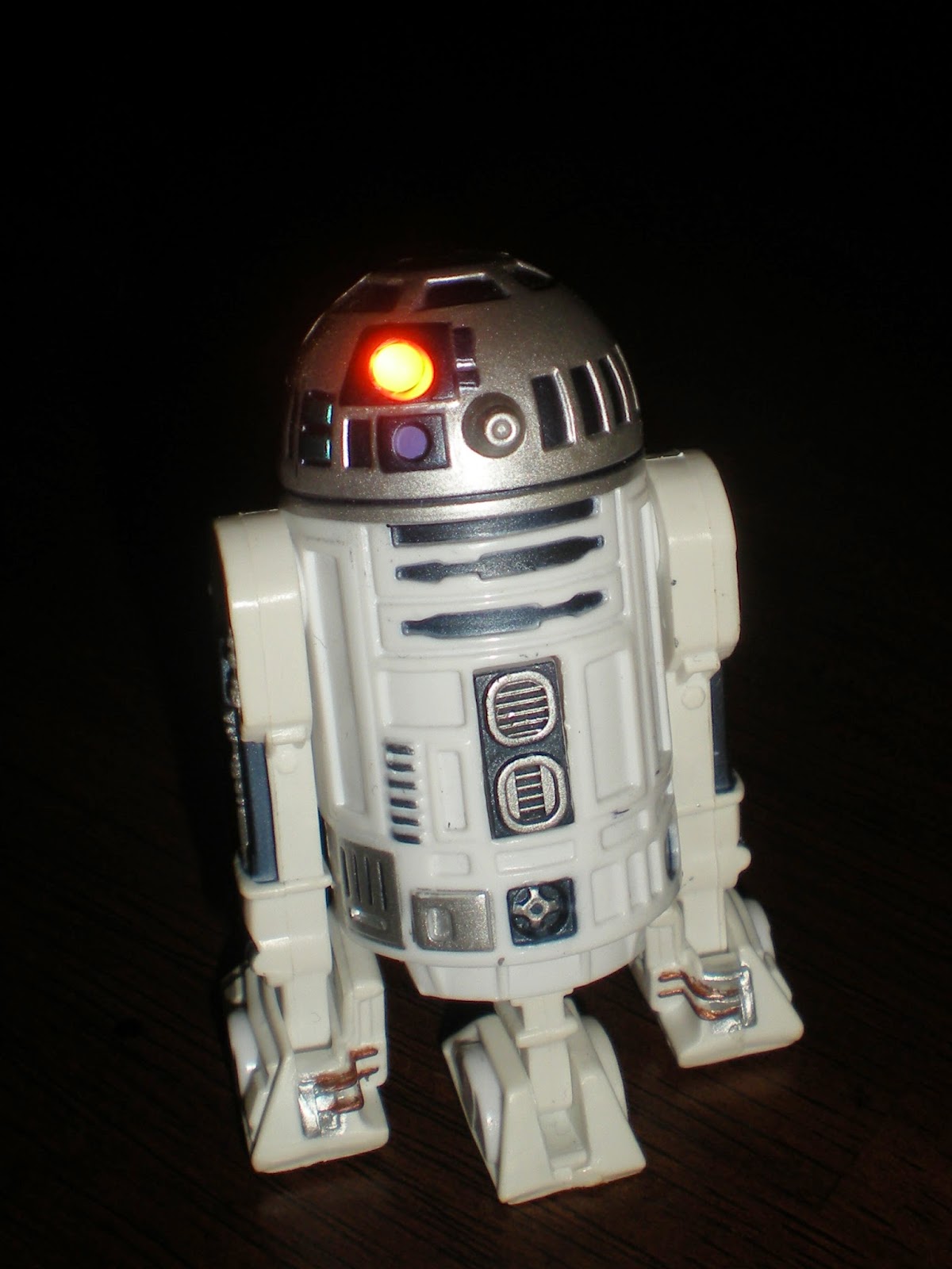 .5 .Points .and .Proud!: Star Wars Saga Legends - R2-D2 (electronic ...