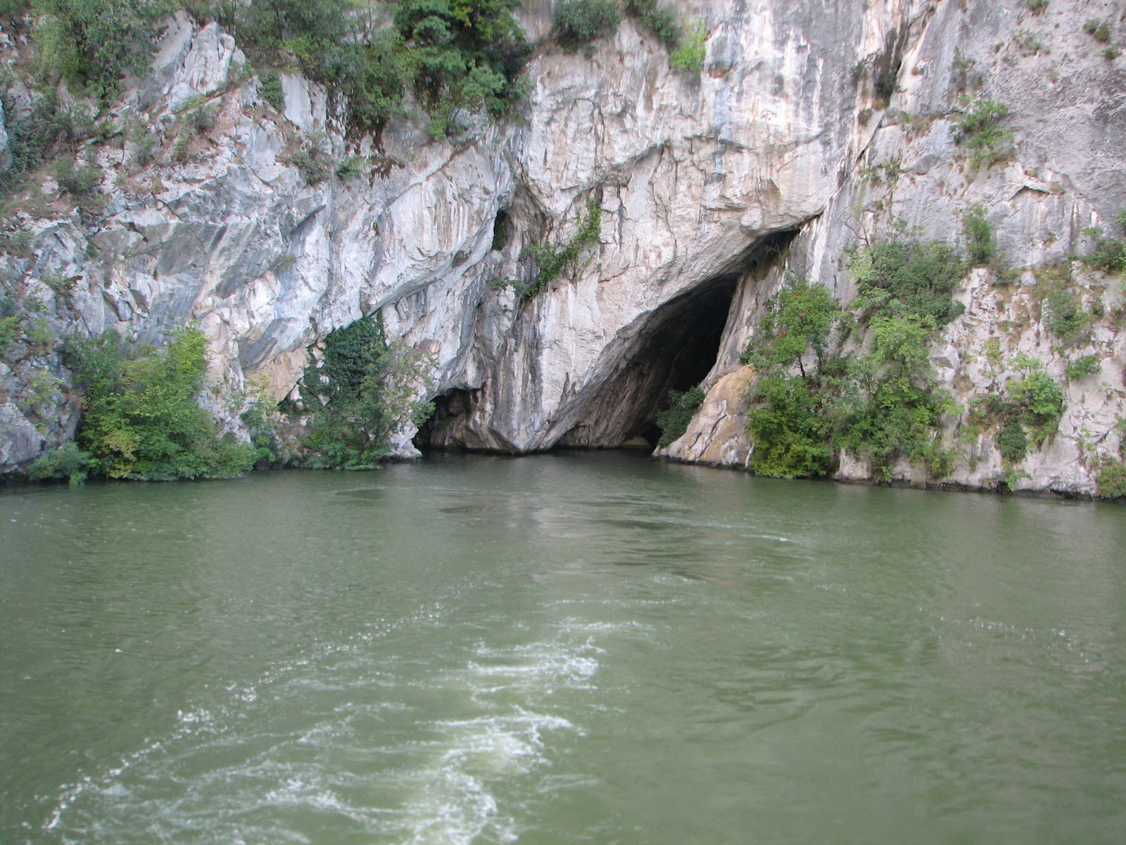 DUNAREA la DROBETA: DUNAREA la CAZANE