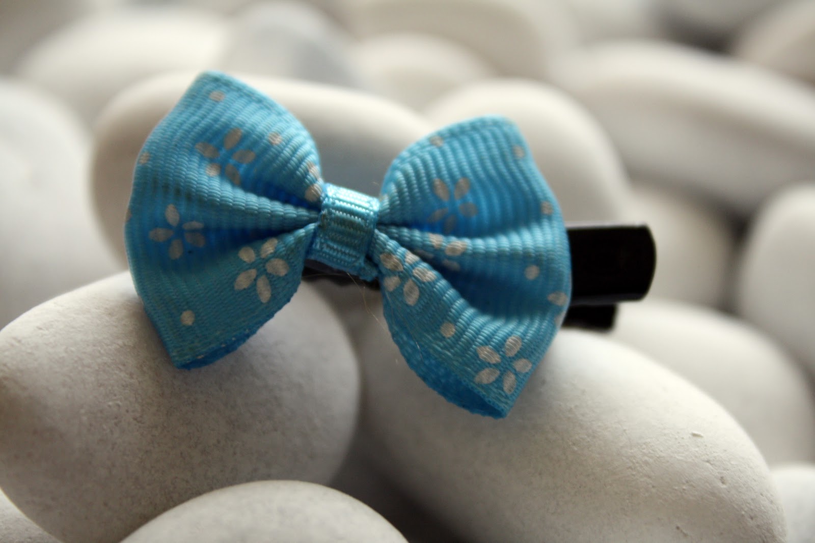 NOA: House of Preloved Item: cute ribbon clip - rm1