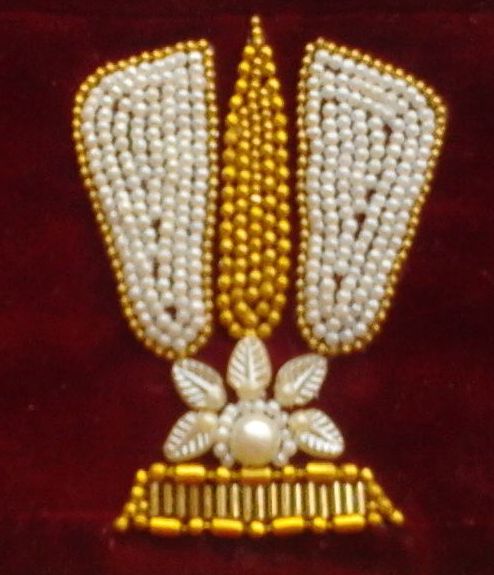 Crafti musings..: Pooja room Torana with Srivaishnava banner