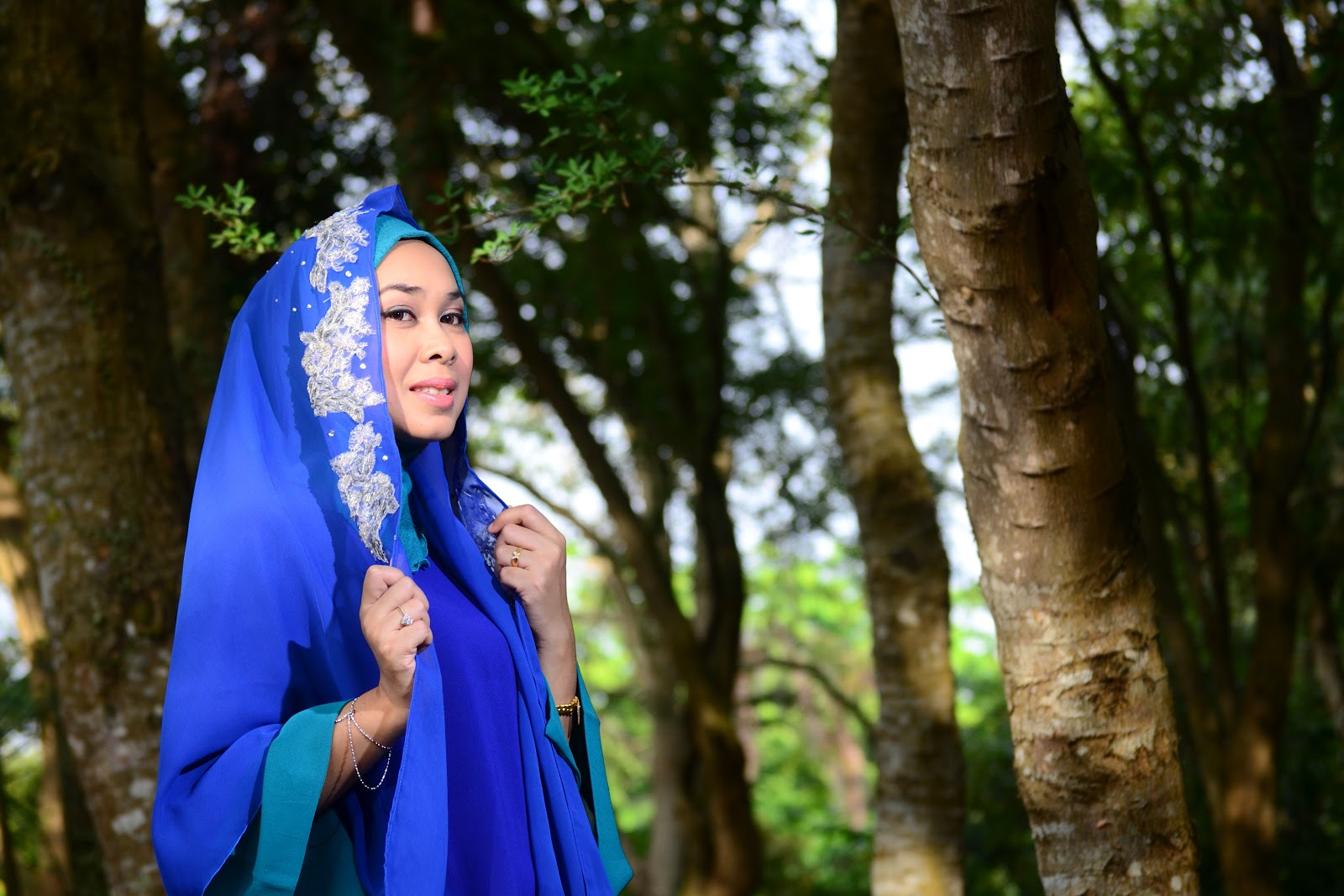 Twinz Princess: Selendang Exclusive Lace HalfMoon