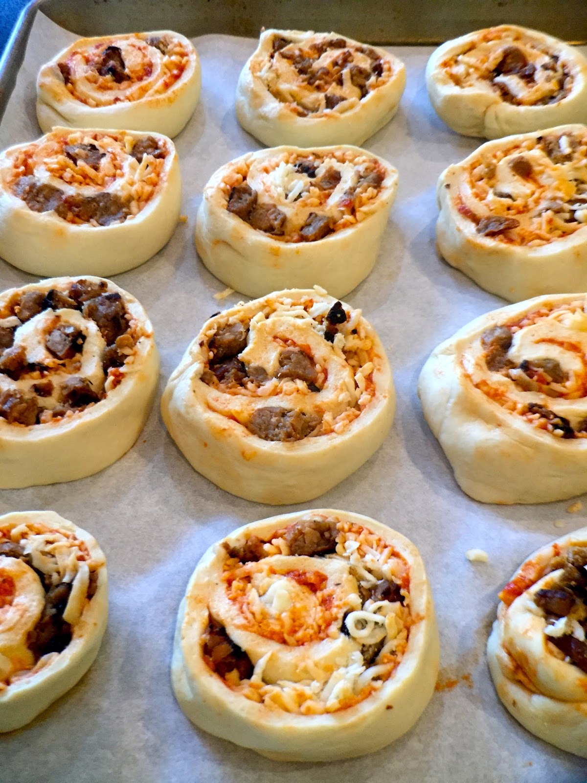 My Mother's Apron Strings: Pizza Party Buns