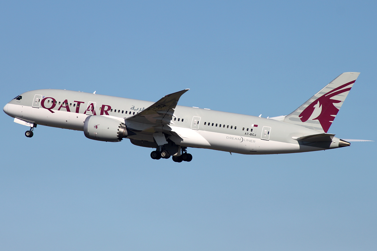 Robert Noël's Photos: Qatar Airways B788 (A7-BCJ) departing from ...