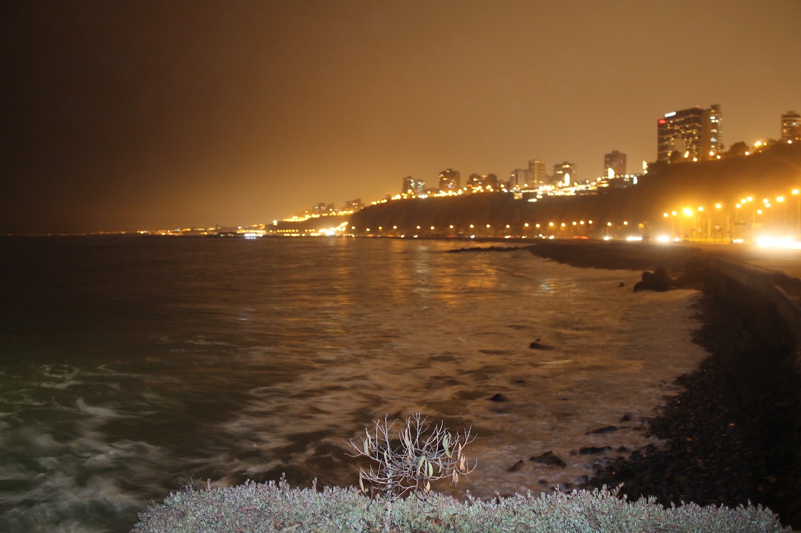 Diversidad de Noticias: Lima at night