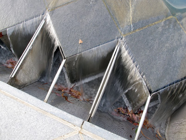 The World is Just Awesome!: Water feature at Australia's National ...