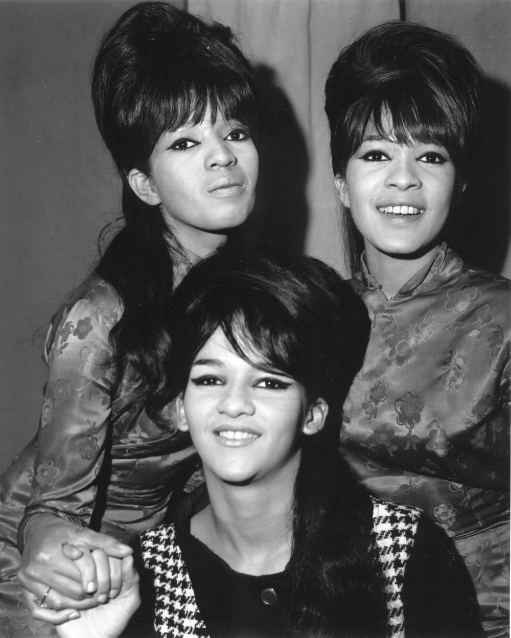 30 Fascinating Vintage Photographs of The Ronettes in the 1960s ...
