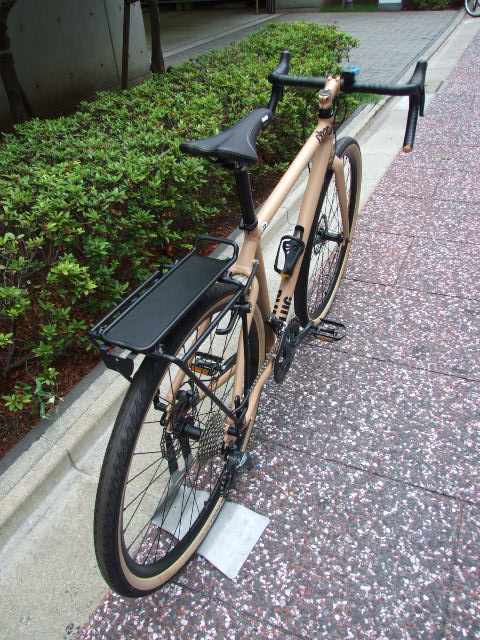 avelo Bicycle shop | アヴェロ バイシクル ショップ 浦和: Charge Bikes PLUG 3 × ...