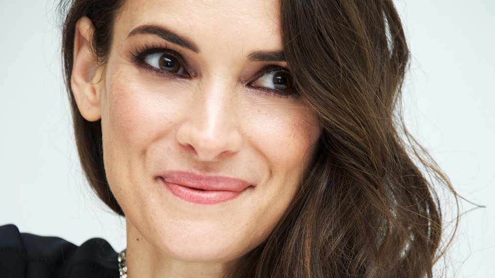 Winona Ryder As Joyce Byers - Stranger Things S3