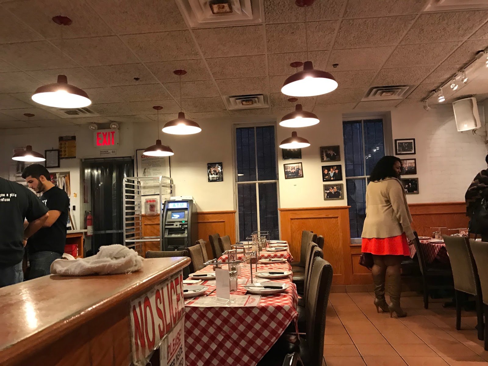 The Pastry Chef's Baking: NYC: Restaurant Review - Grimaldi's Pizza