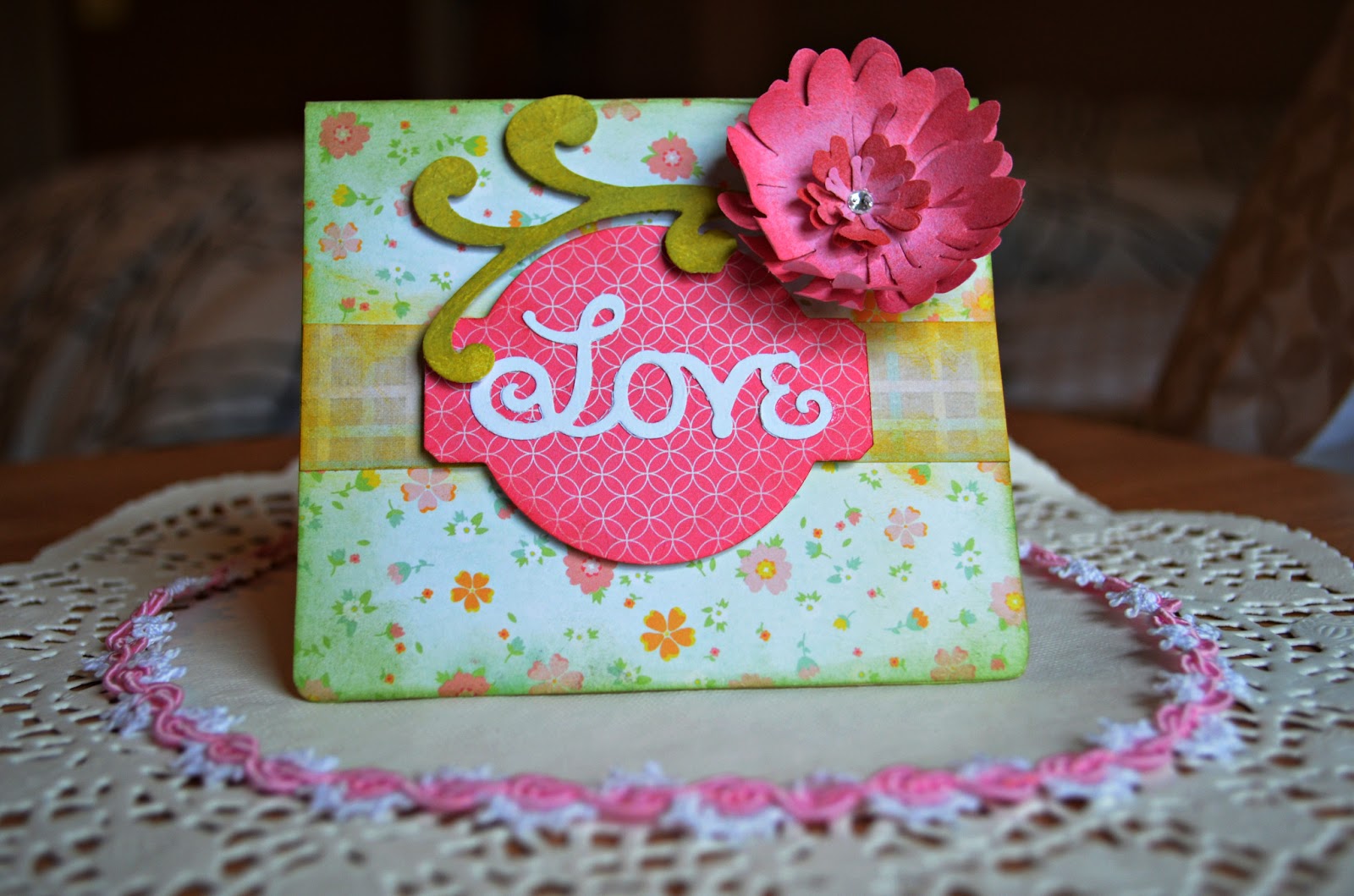Lightbox creative Ideas: Love card with sizzix