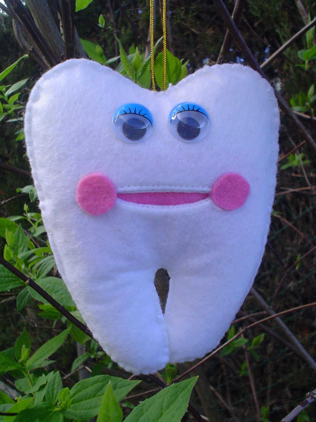 con un poco de imaginacion: 200 SEGUIDORAS !!!!!....MÁS UNOS DIENTECITOS...