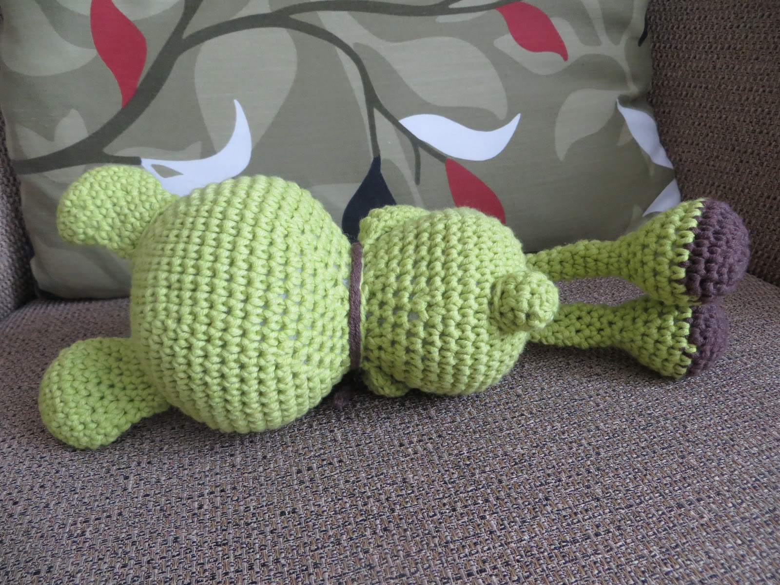 Amigurumipaja: Pieni vihreä pupu matkaa kohti pääsiäistä