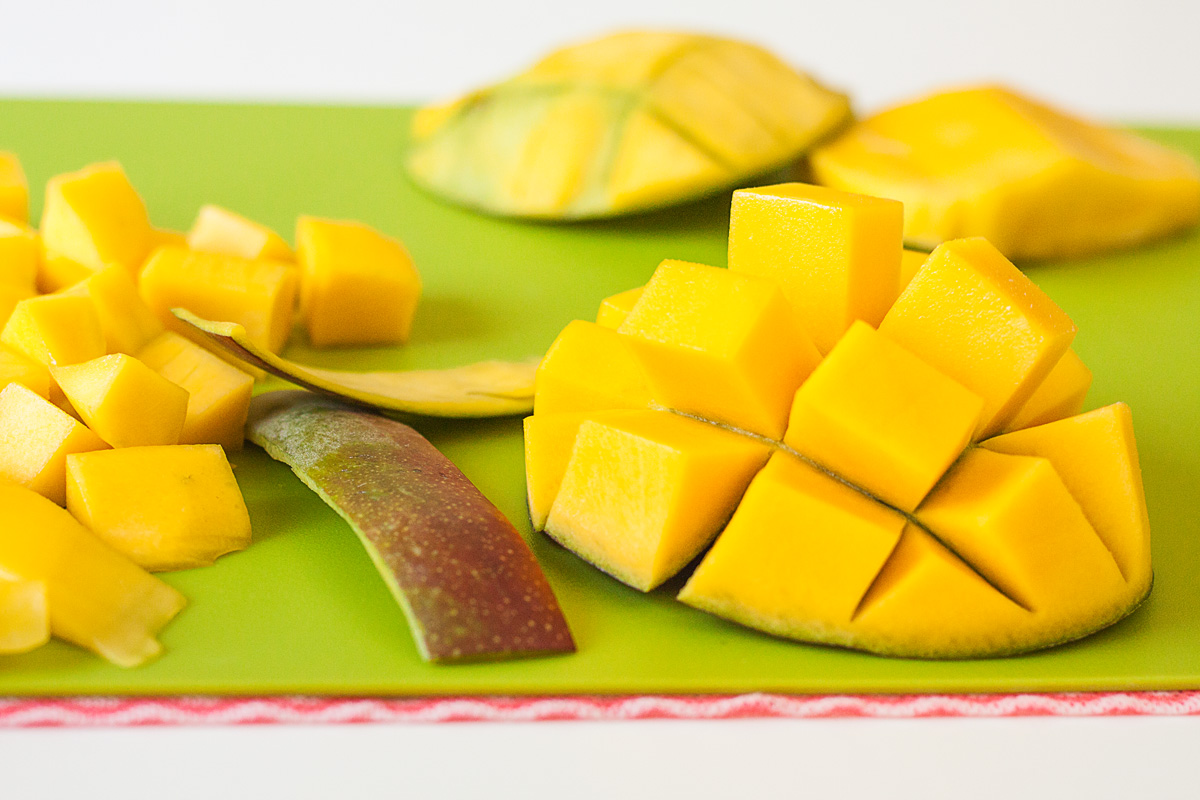 Kako oljuštiti i isjeći mango? | Na tanjiru