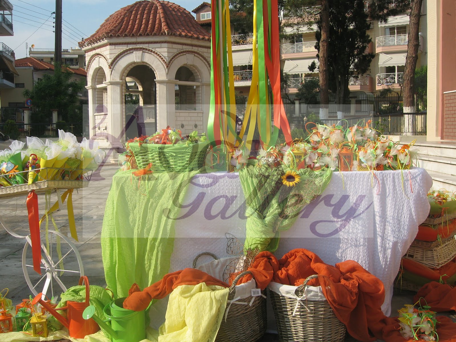 Anthiagallery: ΒΑΠΤΙΣΗ ΜΕ ΞΥΛΙΝΕΣ ΠΕΤΑΛΟΥΔΕΣ