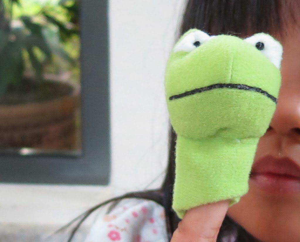 瑜玲育儿经 (Elaine Teh): Where is Thumbman? （英语童谣~歌曲+游戏~手指偶）