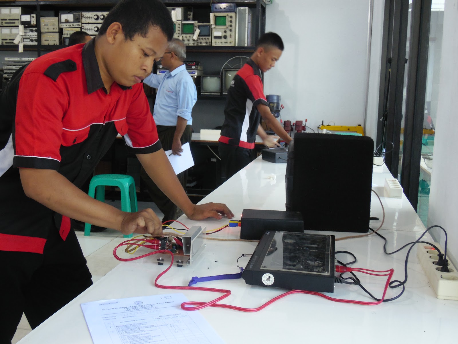 Teknik Audio Video: UJI KOMPETENSI KEAHLIAN JURUSAN TEKNIK AUDIO VIDEO