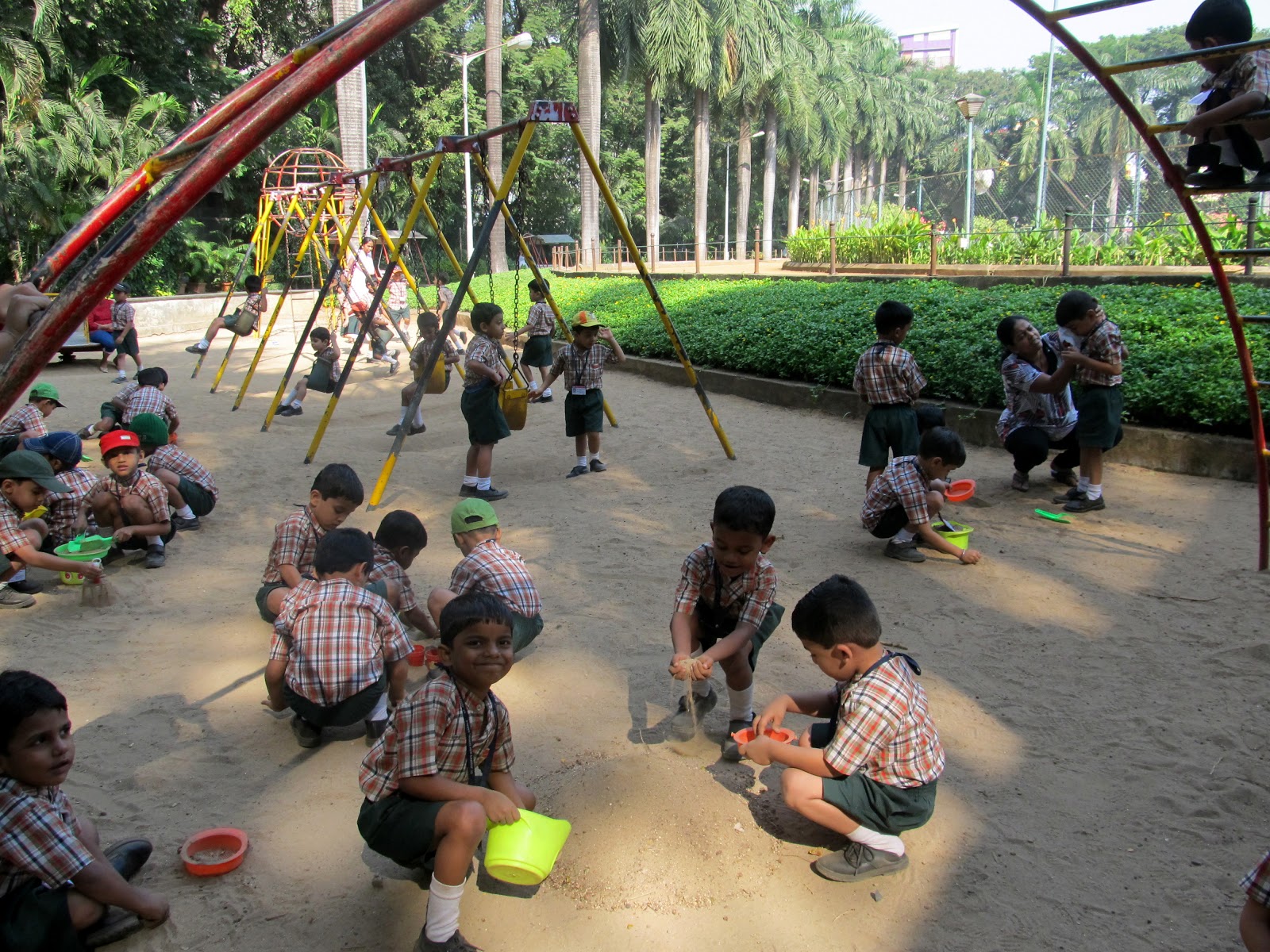 Updates...Updates...Updates: Kg class picnic at Patwardhan Park