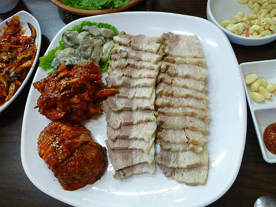 A Walk to Remember: 종로 굴보쌈 Jongno Gul-bossam