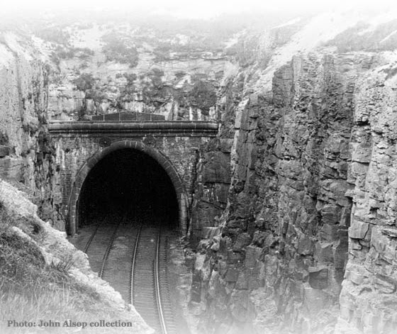 Steam Memories: Queensbury tunnel and Strines cutting at the southern end
