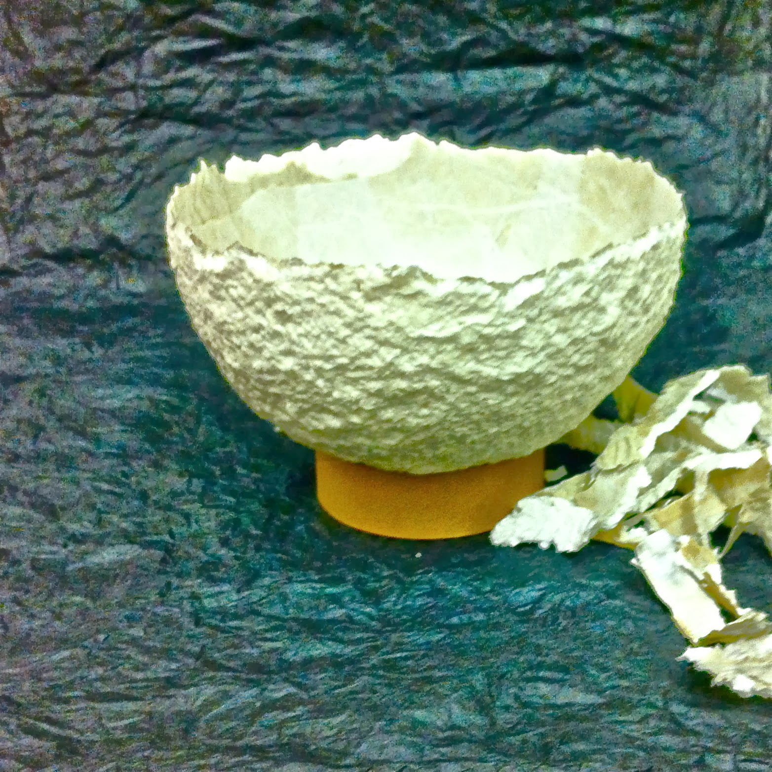 Hilary Bravo: How to make a simple papier-mâché bowl