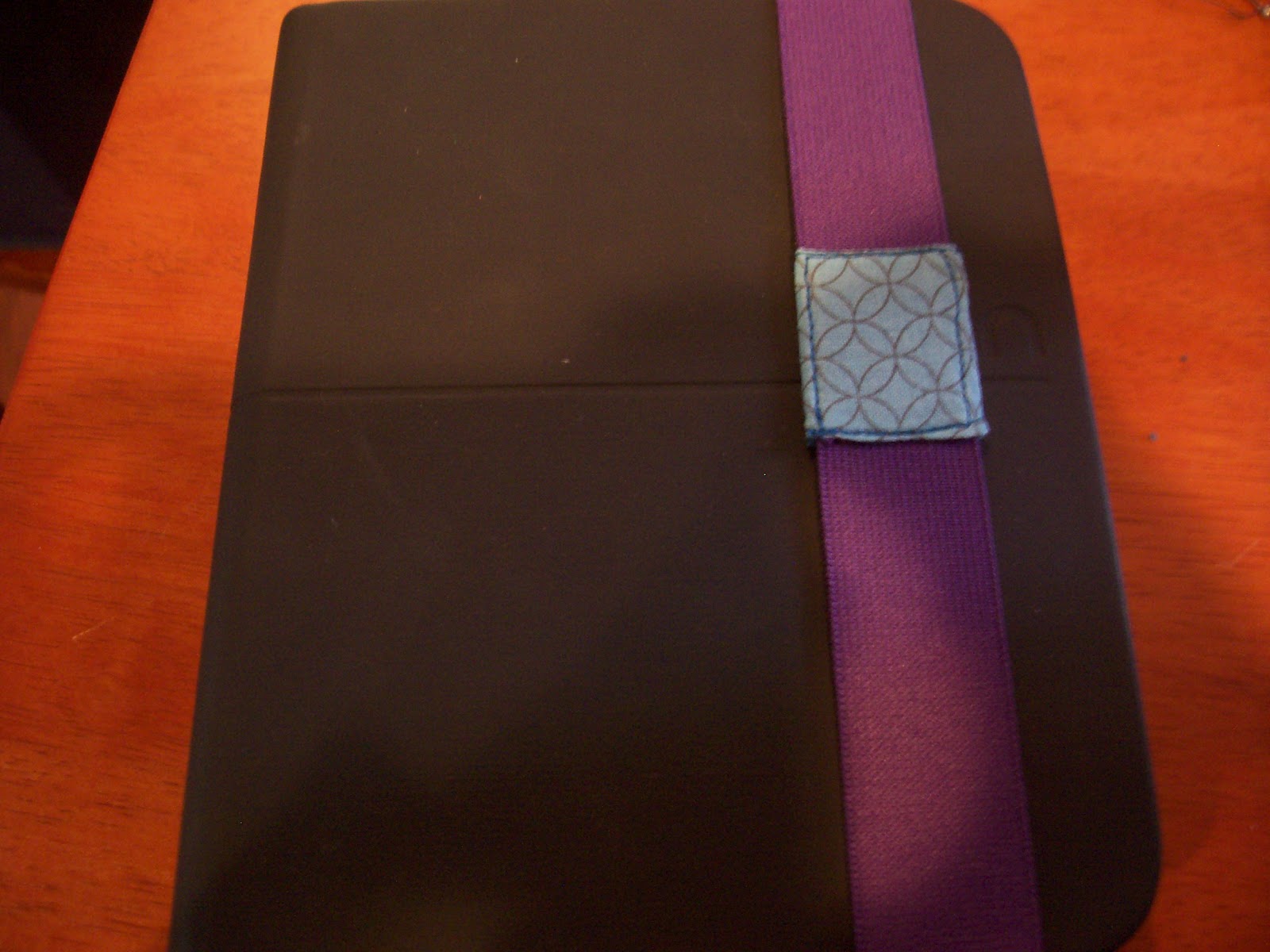 This, That, and Awesome Crafts: Elastic Nook (or book) Strap