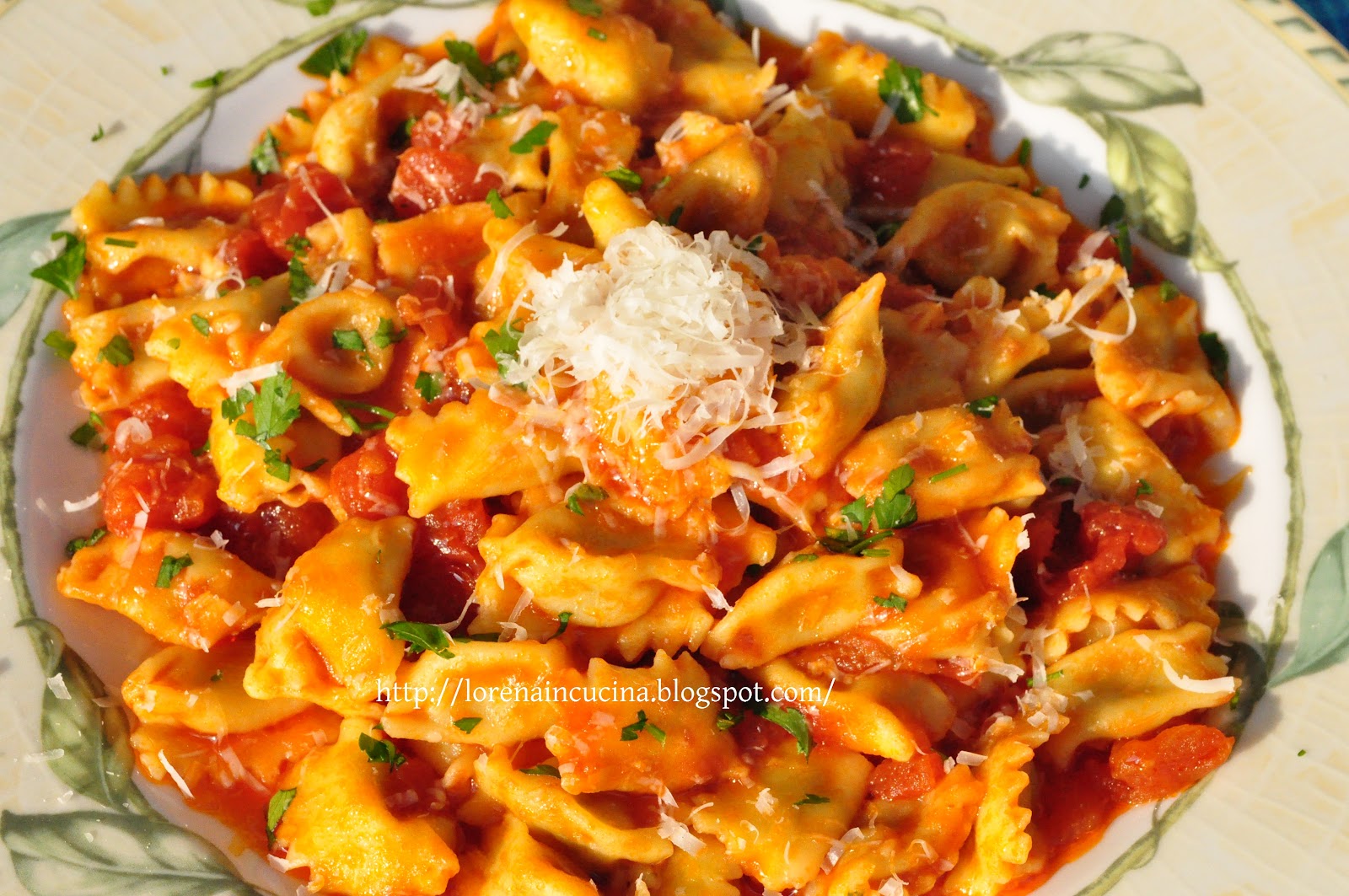 Agnolotti del plin alla carne con sugo di pomodoro/ Agnolotti cu ...