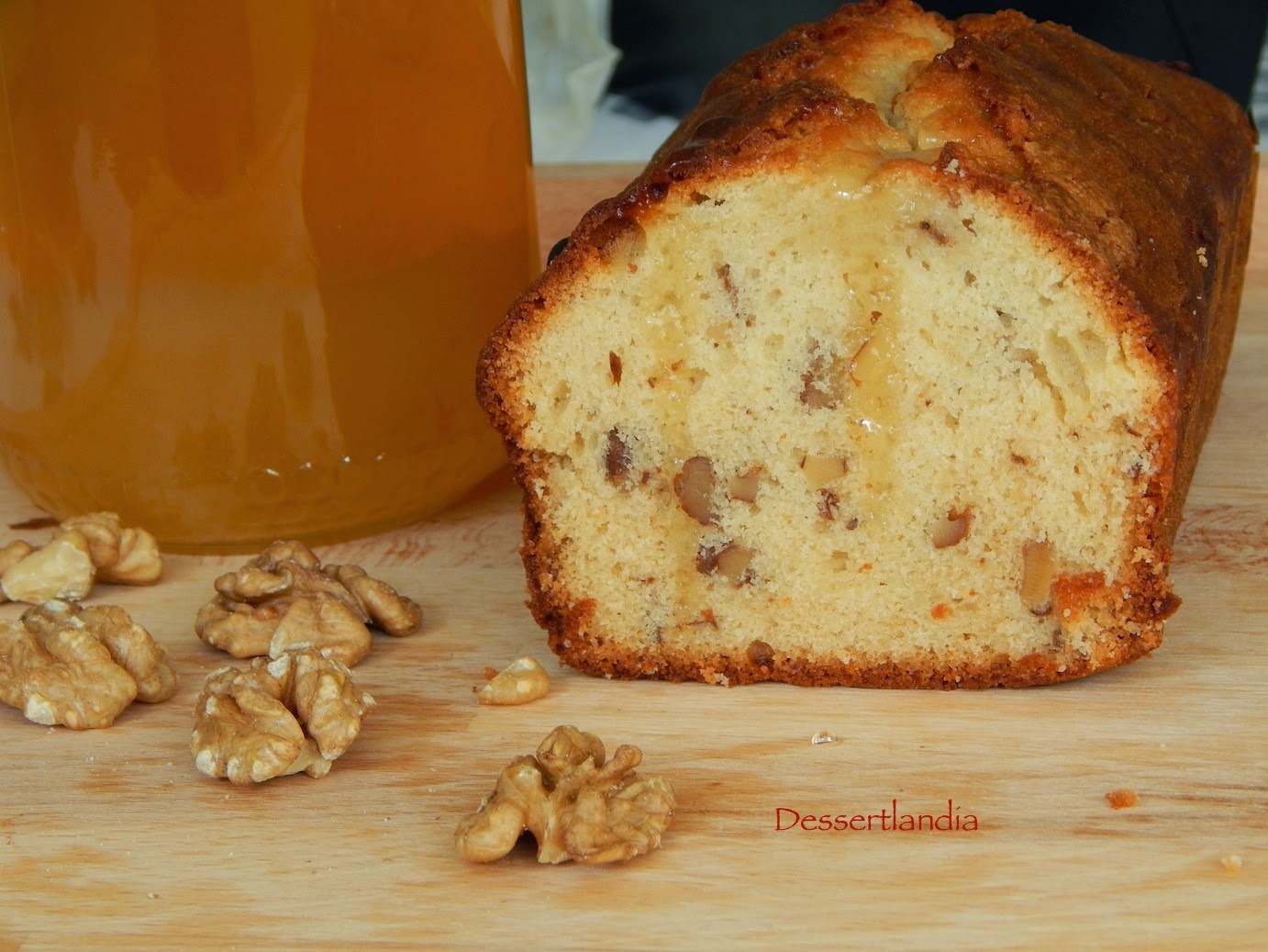 Dessertlandia: Walnut - Honey Pound Cake