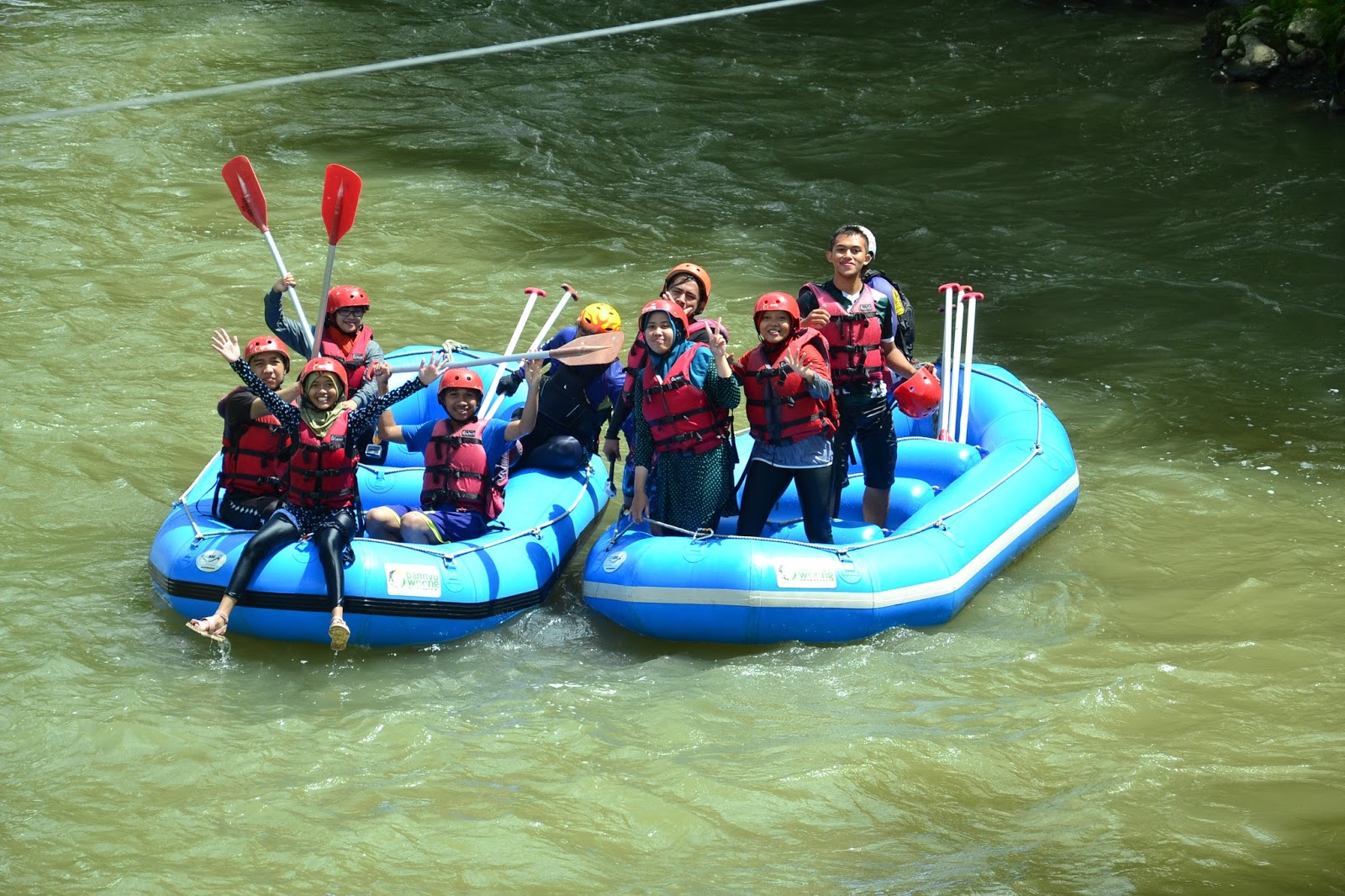 Sensasi 3 Jam Hanyut di Kali Serayu - North Backpacker