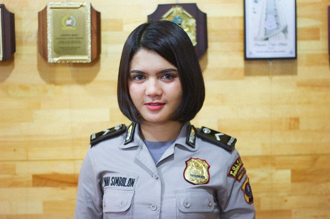 Kumpulan Foto Polwan Cantik Vani Simbolon Dari Medan | LIAT AJA