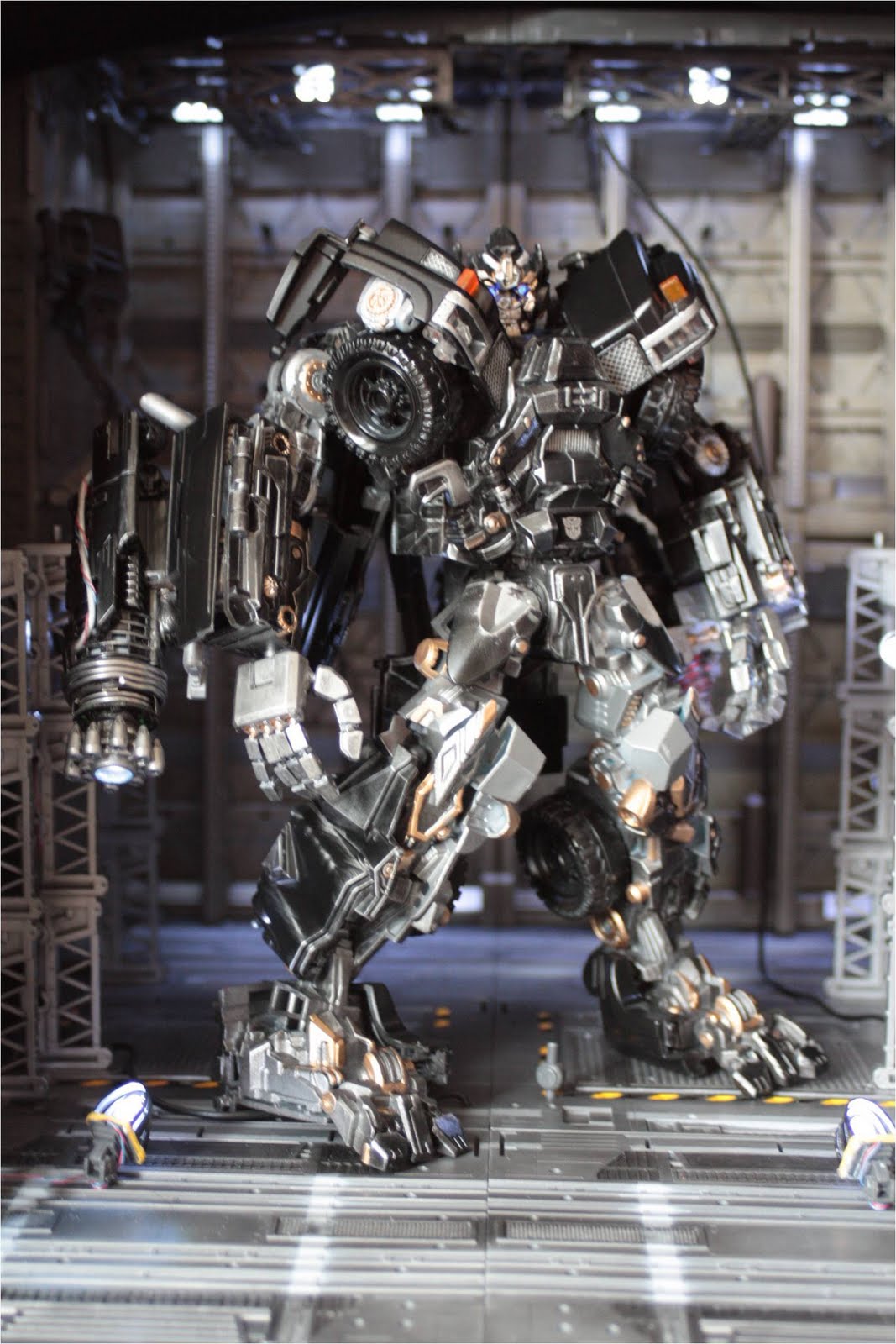 CUSTOM: Leader Class DOTM Ironhide | TFW2005 - The 2005 Boards